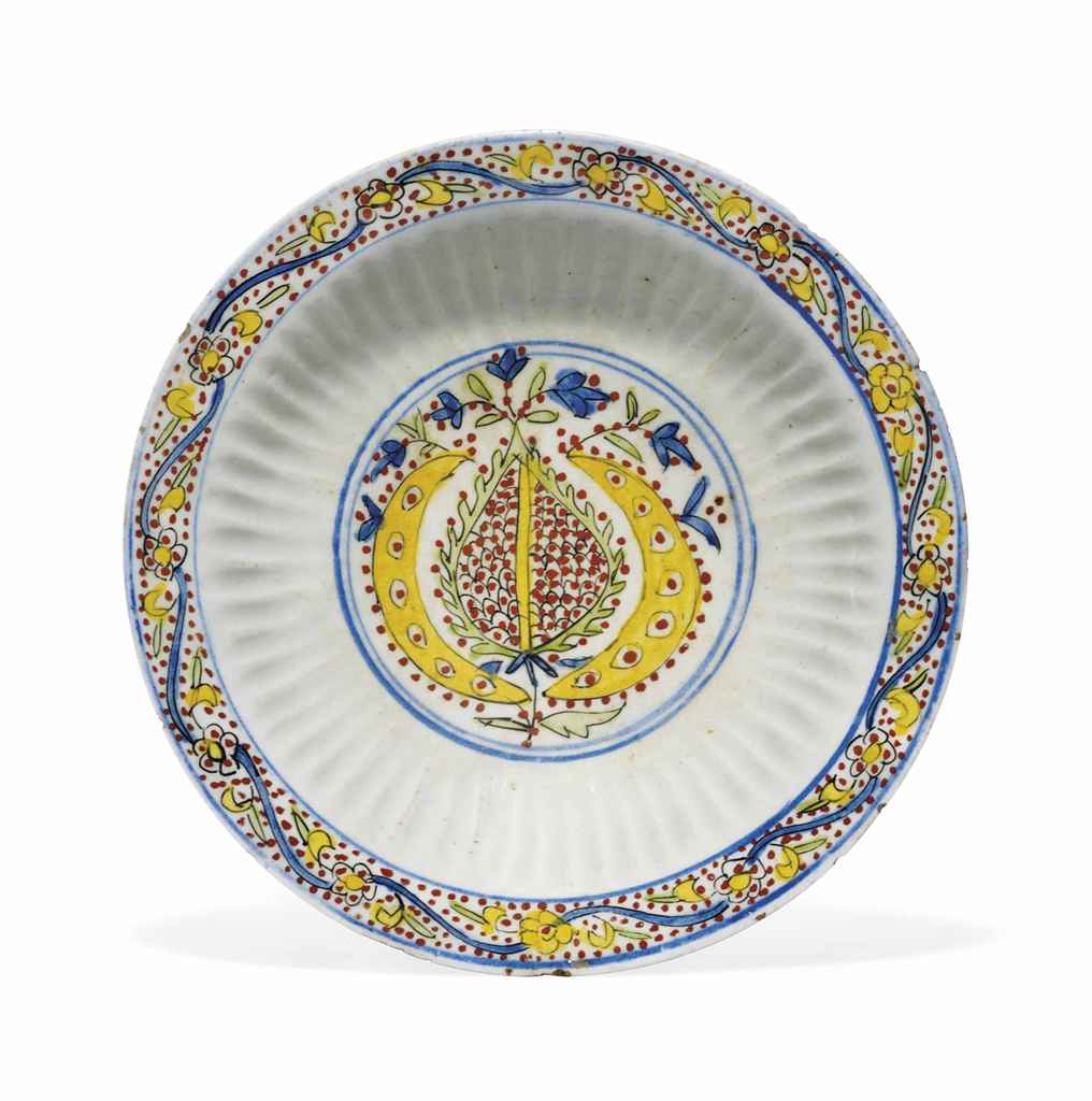 A KUTAHYA POTTERY DISH , OTTOMAN TURKEY, 18TH CENTURY | Christie's