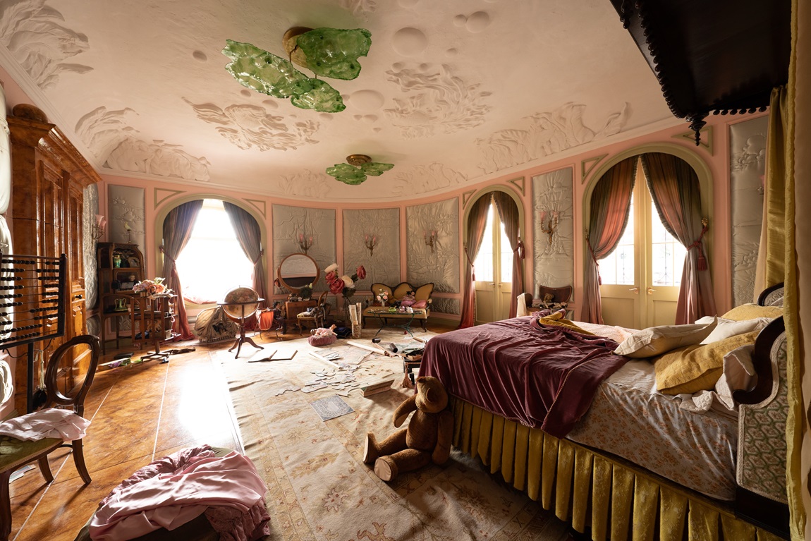 Explore the Victorian sci-fi design of "Poor Things"