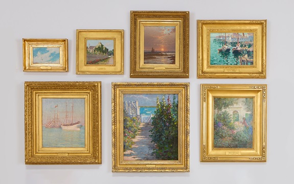 Hanging art salon style: everything you need to know