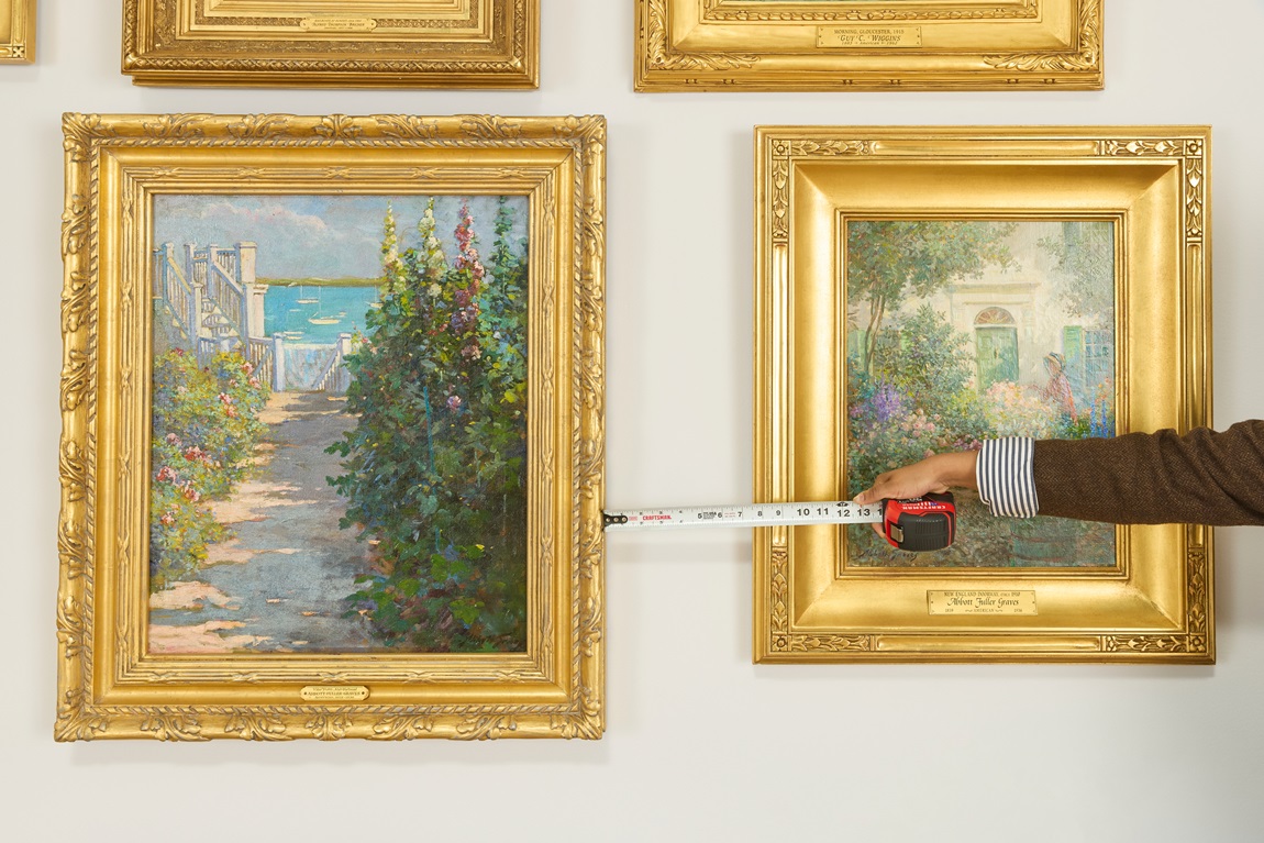 Hanging art salon style: everything you need to know