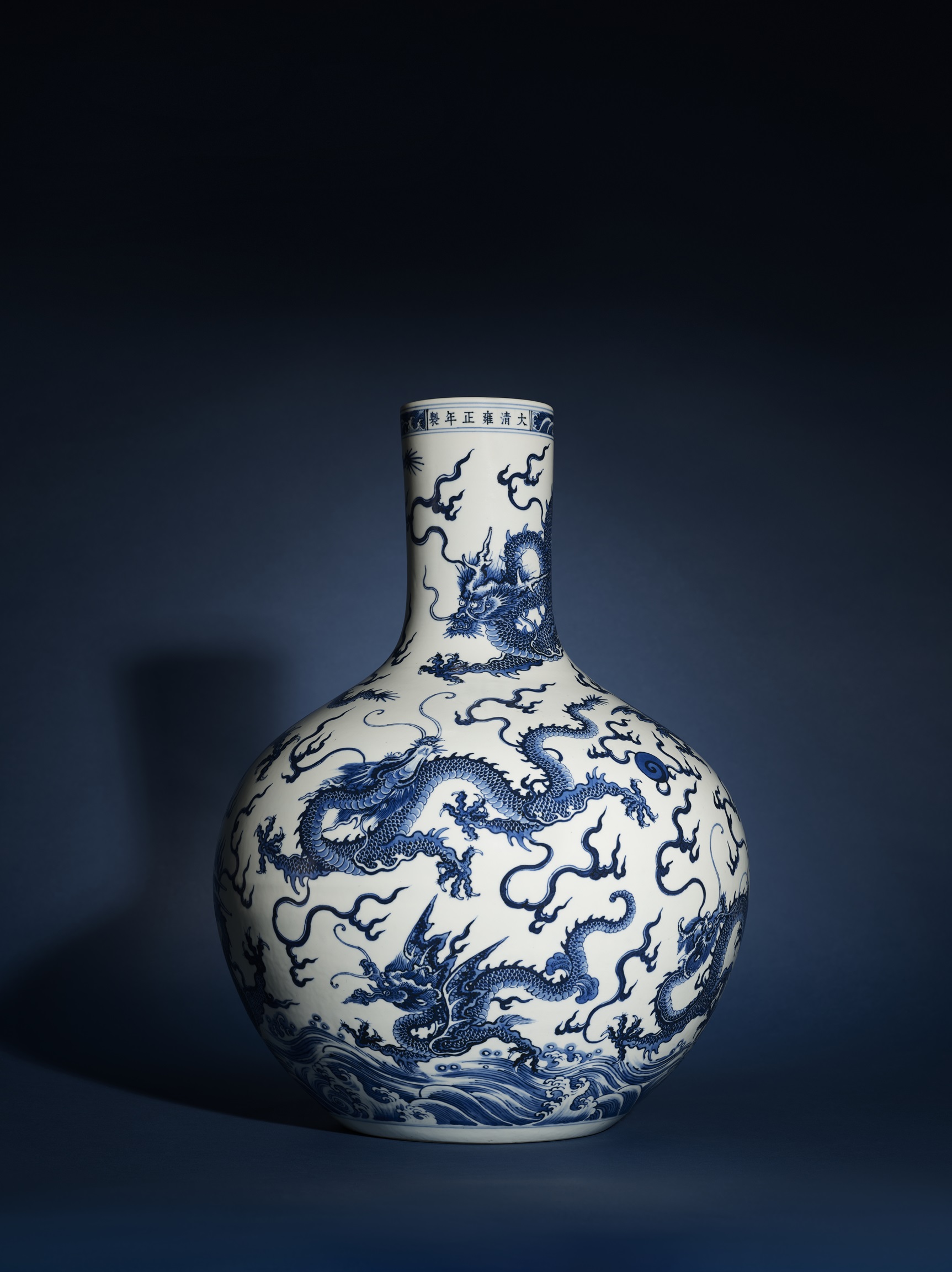 古韵传承：跨越世纪的青花御瓷风华演变