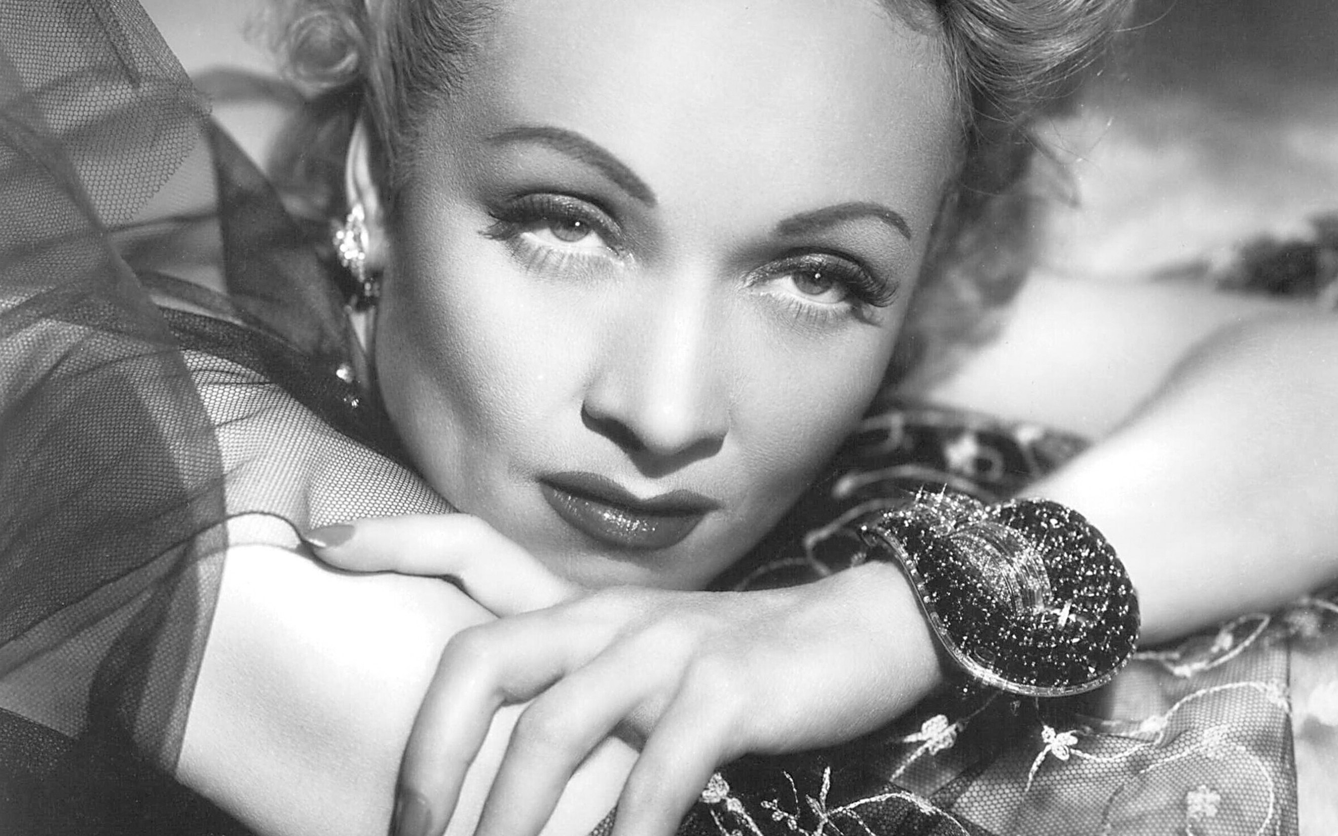 The story behind Marlene Dietrich’s Van Cleef & Arpels bracelet, one of ...