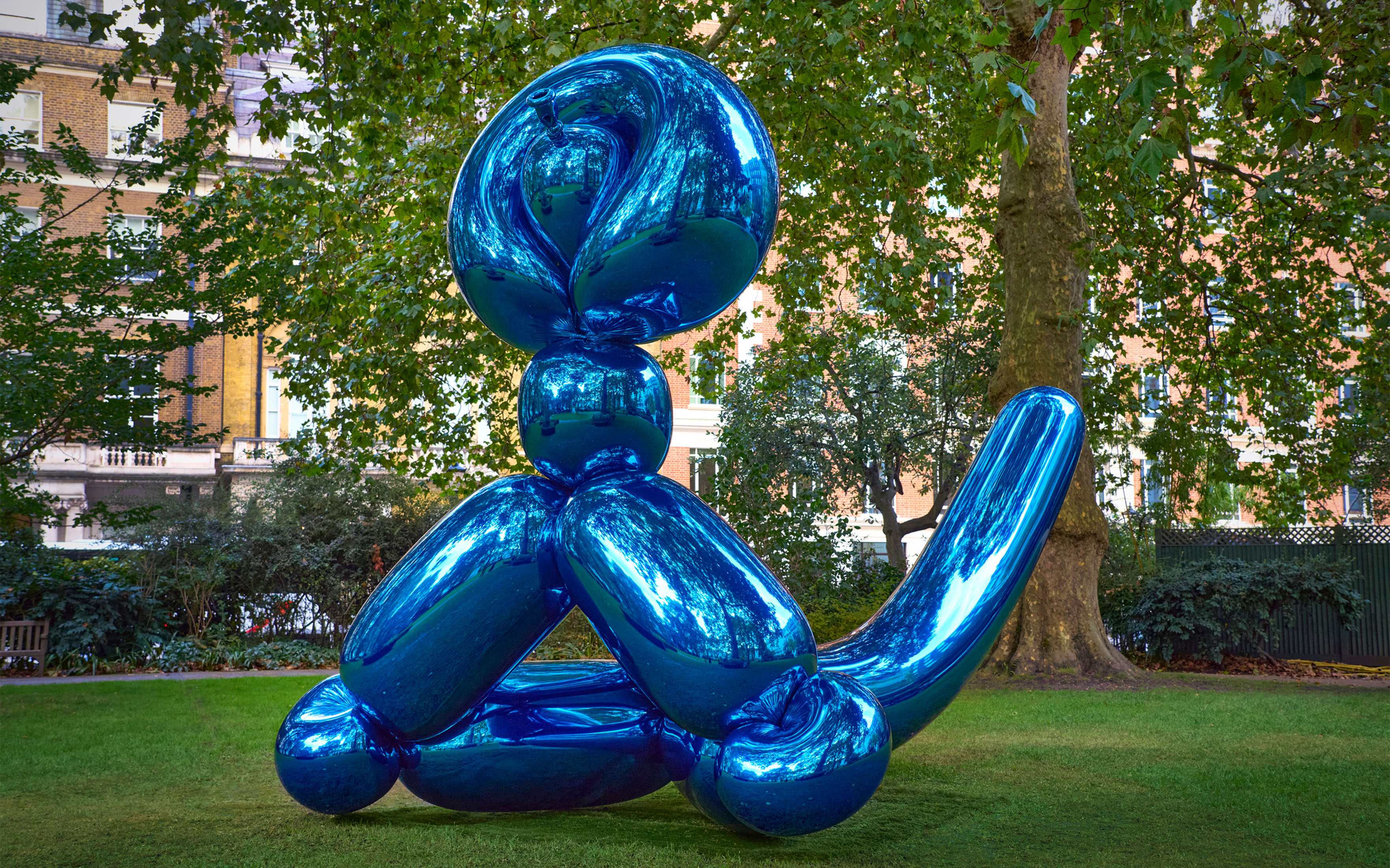 Jeff Koons's Balloon Monkey (Blue) | Christie's