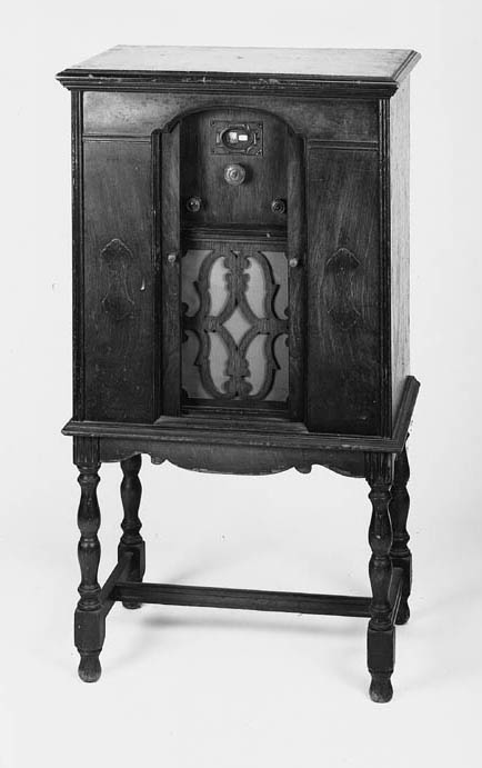 An Edison cabinet radio receiver,Model R5, in walnut cabinet with ...