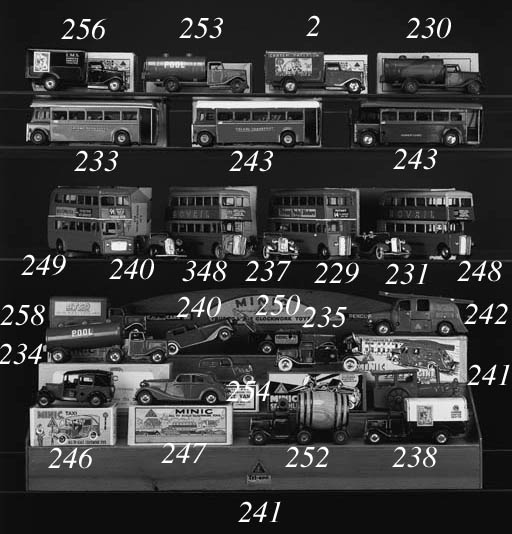 Triang Minic pre-war 62ME Fire Engine with Electric Lights