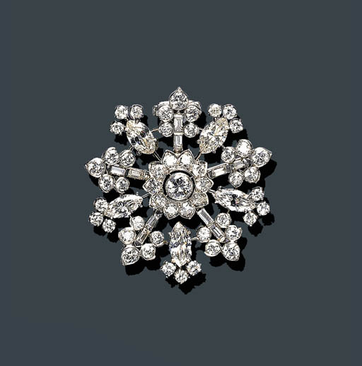 A DIAMOND SNOWFLAKE BROOCH, VAN CLEEF & ARPELS