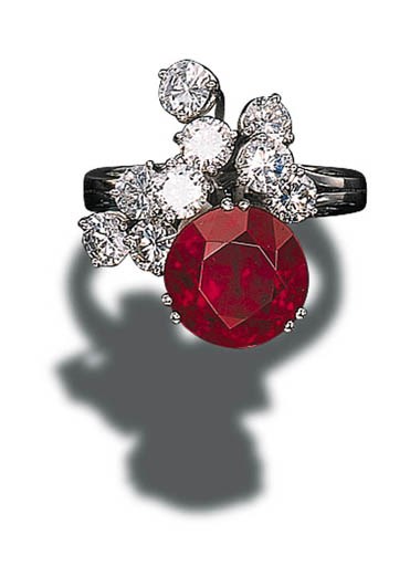 A SINGLE-STONE RUBY RING | Christie's