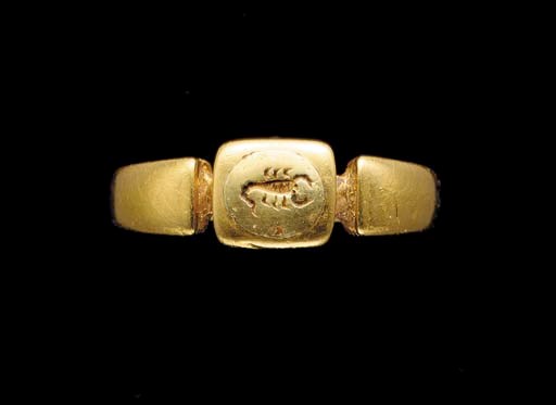 A ROMAN GOLD AND ELECTRUM FINGER RING