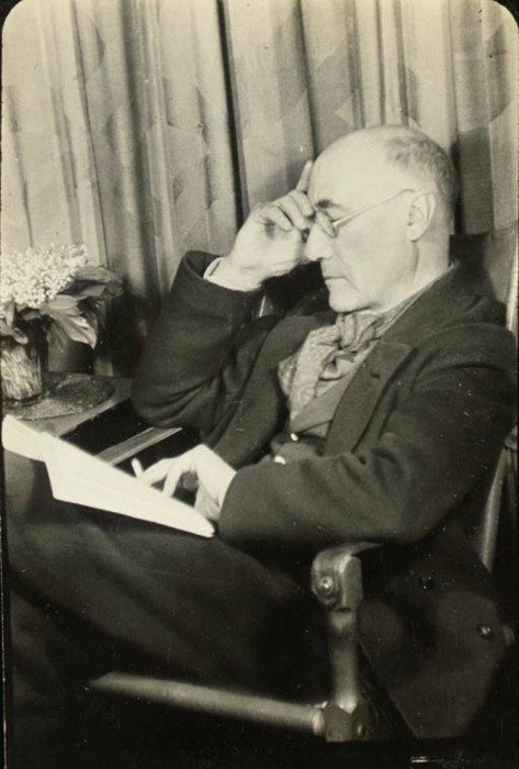 [GIDE, André] FREUND, Gisèle. , André Gide chez lui, rue Vaneau ...