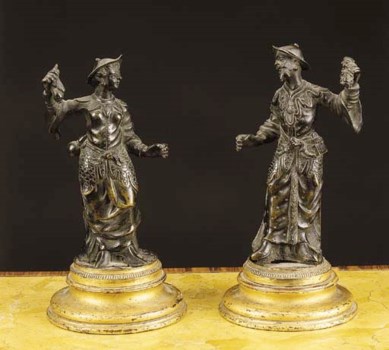 COPPIA DI STATUINE IN BRONZO BRUNITO, | Christie's