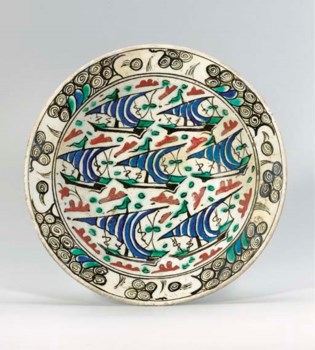 AN IZNIK POTTERY DISH , OTTOMAN TURKEY, CIRCA 1590 | Christie's