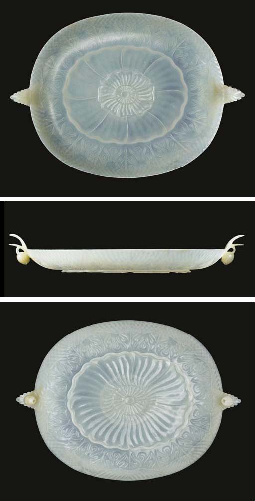 A MUGHAL-STYLE WHITE JADE SHALLOW FOLIATE DISH