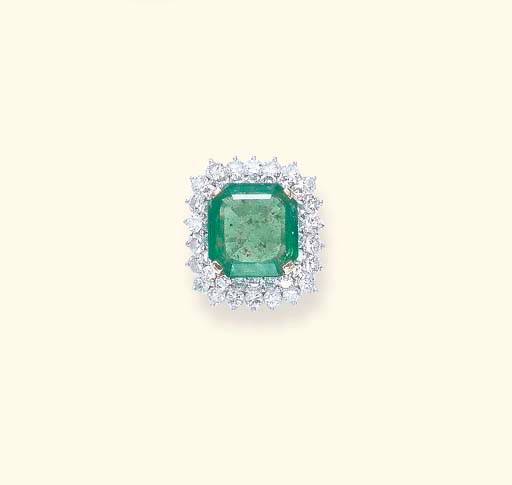 AN EMERALD AND DIAMOND RING | Christie's
