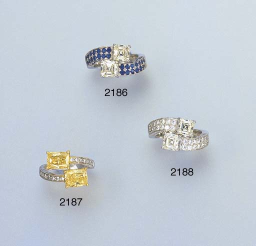 A YELLOW DIAMOND AND DIAMOND CROSSOVER RING