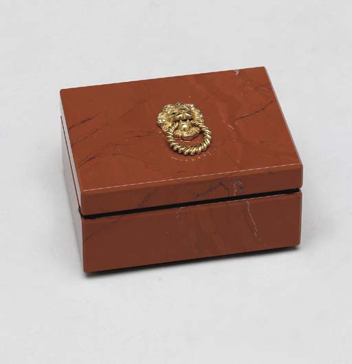 A GOLD AND DIAMOND-MOUNTED JASPER BOX,