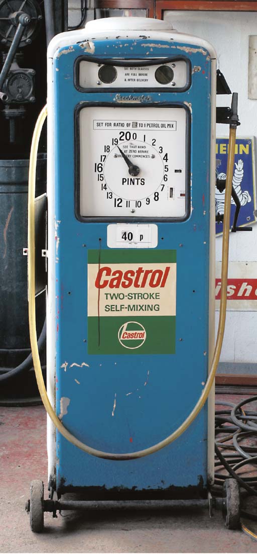 Modern Vespa : Vespa gas/premix pumps in Italy