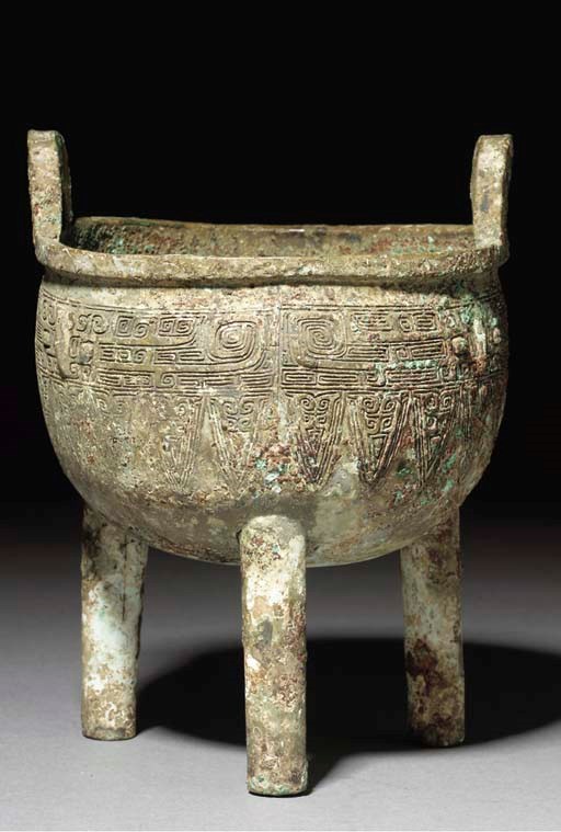 A Chinese bronze ritual food vessel, Ding, Shang dynasty | Christie's
