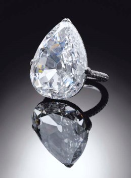 A MAGNIFICENT DIAMOND RING