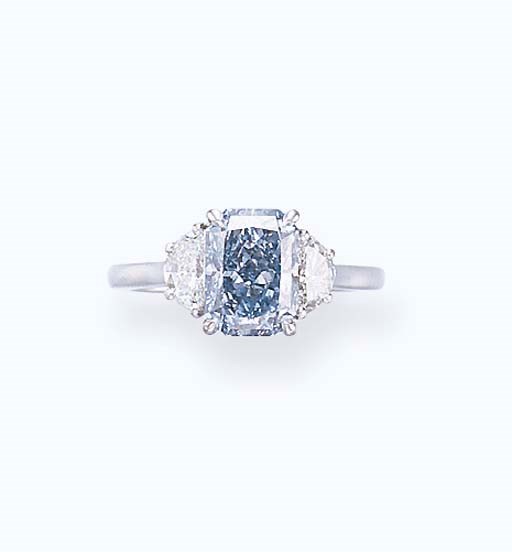 A RARE COLORED DIAMOND RING | Christie's