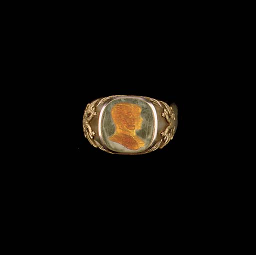 A RUSSIAN GOLD ENAMEL MEN'S RING