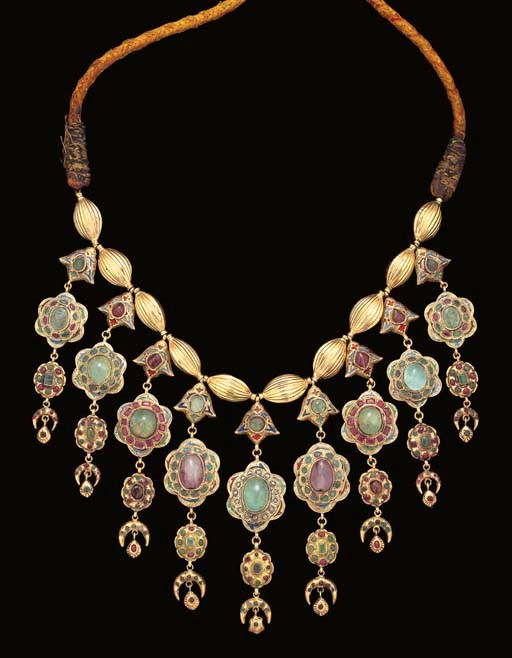 A MOROCCAN EMERALD AND AMETHYST INSET GOLD NECKLACE (LEBBA) , FEZ, 18TH ...