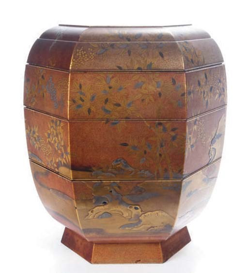 A JAPANESE GOLD AND SILVER LACQUER HEXAGONAL COVERED BOX,