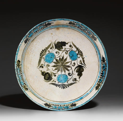 A TIMURID BLUE, WHITE AND TURQUOISE GLAZED POTTERY DISH , CENTRAL ASIA ...