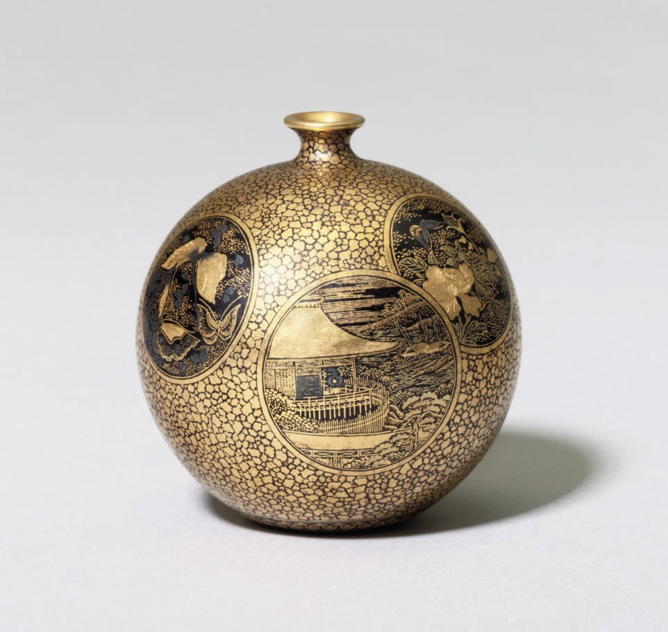 A Komai Vase , SIGNED KOMAI, MEIJI PERIOD (LATE 19TH CENTURY) | Christie's