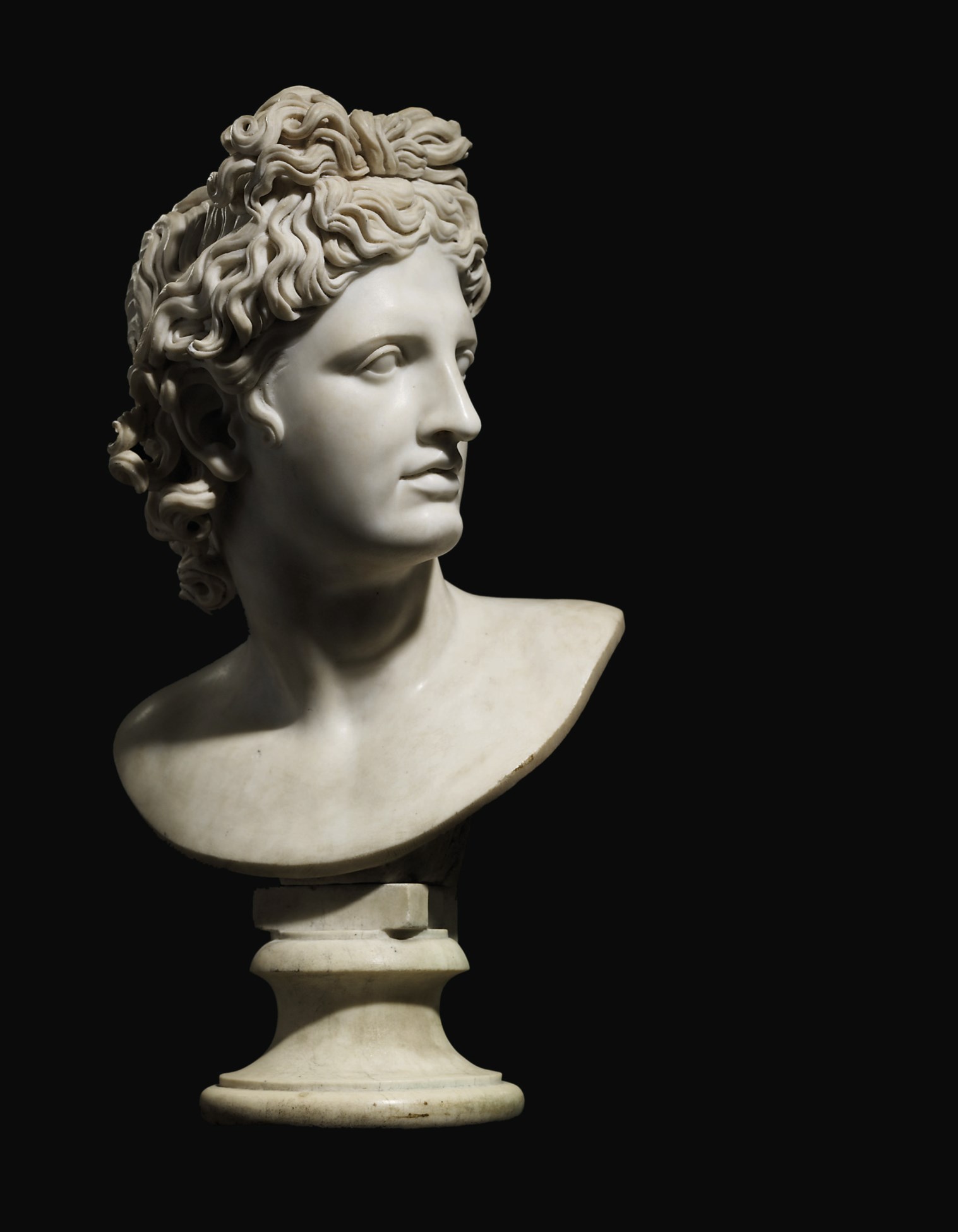 A CARVED MARBLE BUST OF THE APOLLO BELVEDERE , AFTER THE ANTIQUE ...