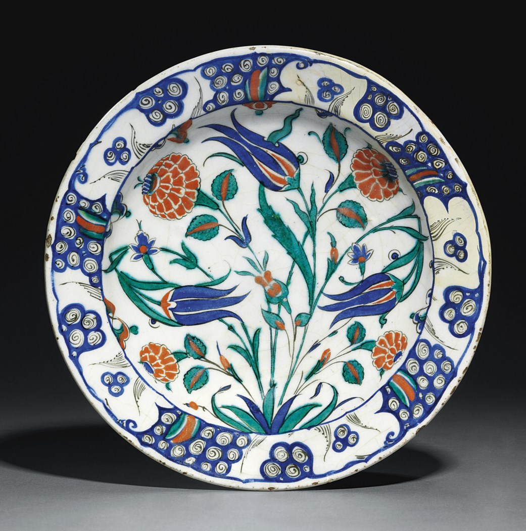 AN IZNIK POTTERY DISH , OTTOMAN TURKEY, CIRCA 1580 | Christie's