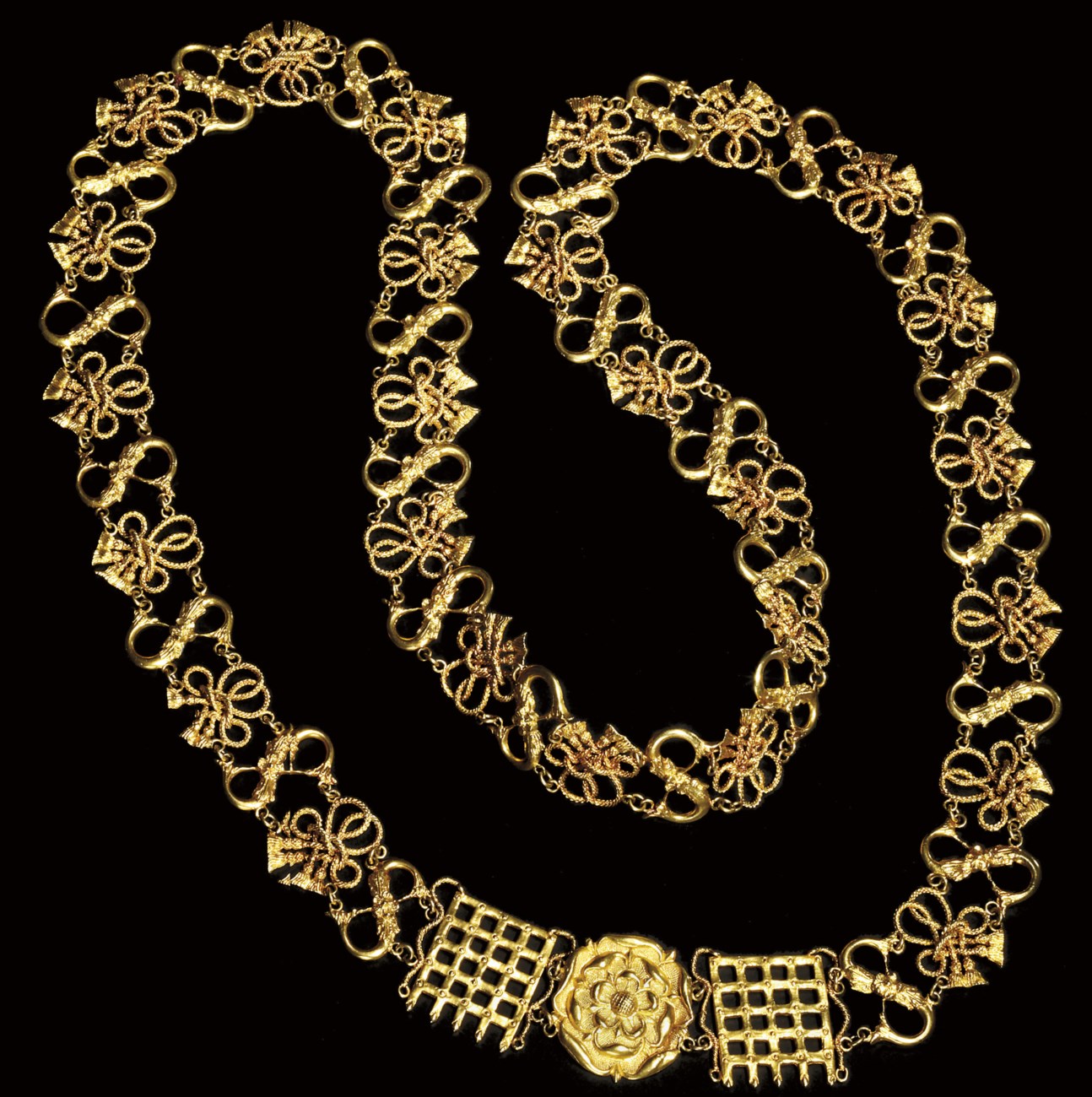 A GOLD LIVERY COLLAR, FORMERLY THE CHAIN OF OFFICE FOR THE LORD CHIEF ...