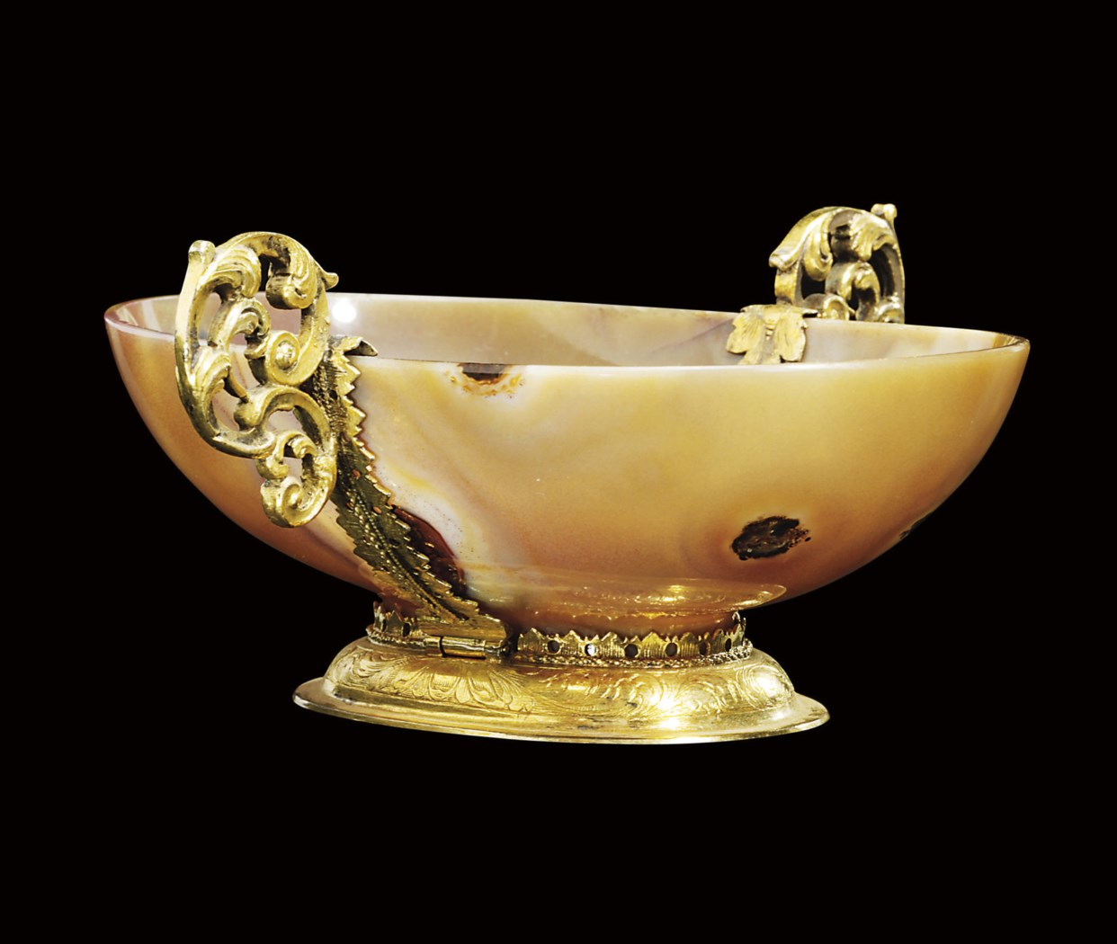 A SILVER-GILT-MOUNTED CARVED AGATE CUP, GERMAN, FIRST HALF 17TH CENTURY ...