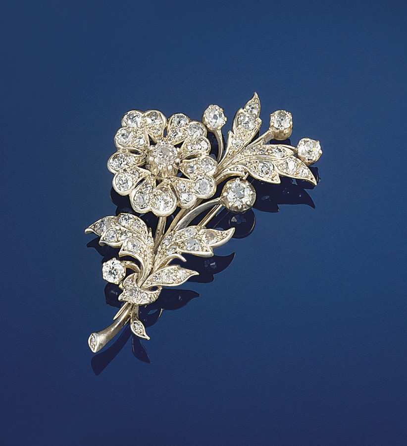 A diamond brooch | Christie's