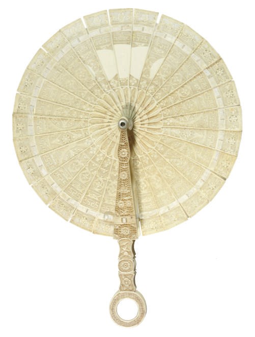 AN IVORY COCKADE FAN , CHINESE, EARLY 19TH CENTURY | Christie's