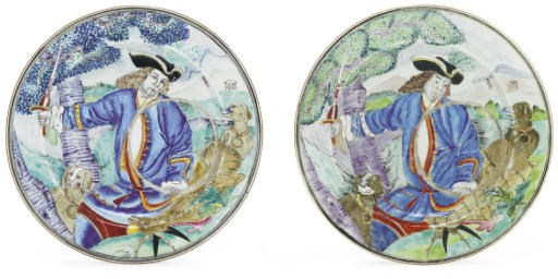 A PAIR OF FAMILLE ROSE 'HUNTSMAN' PLATES , CIRCA 1740 | Christie's