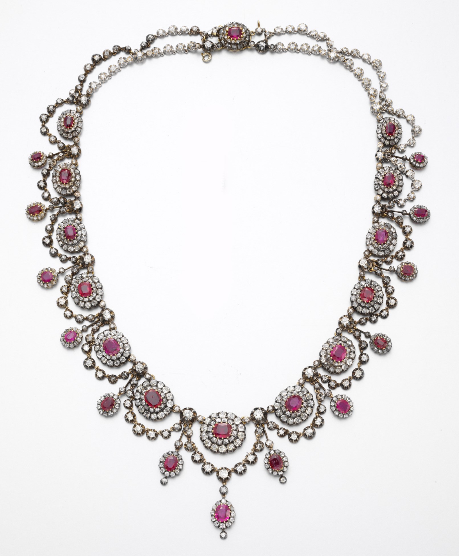 AN ANTIQUE RUBY AND DIAMOND NECKLACE