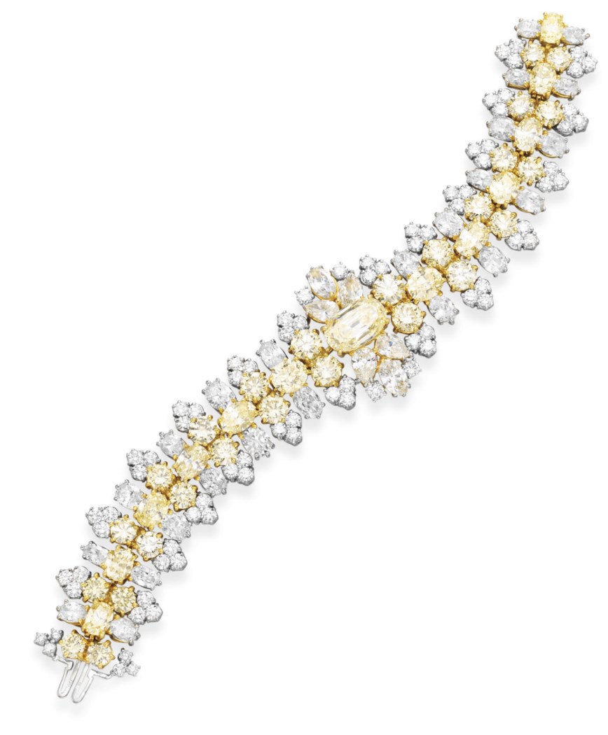 A COLORED DIAMOND BRACELET | Christie's