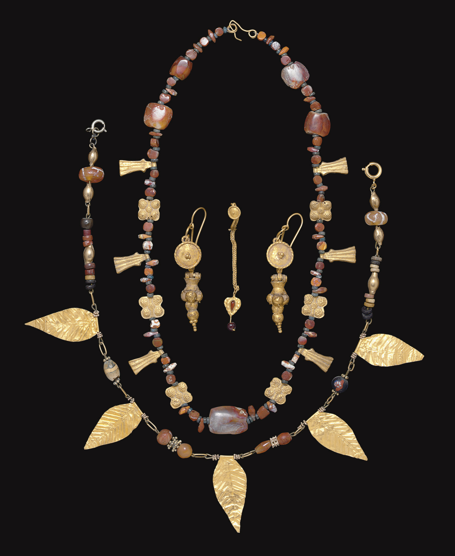 A GROUP OF ROMAN GOLD JEWELRY ELEMENTS , CIRCA 1ST-3RD CENTURY A.D ...