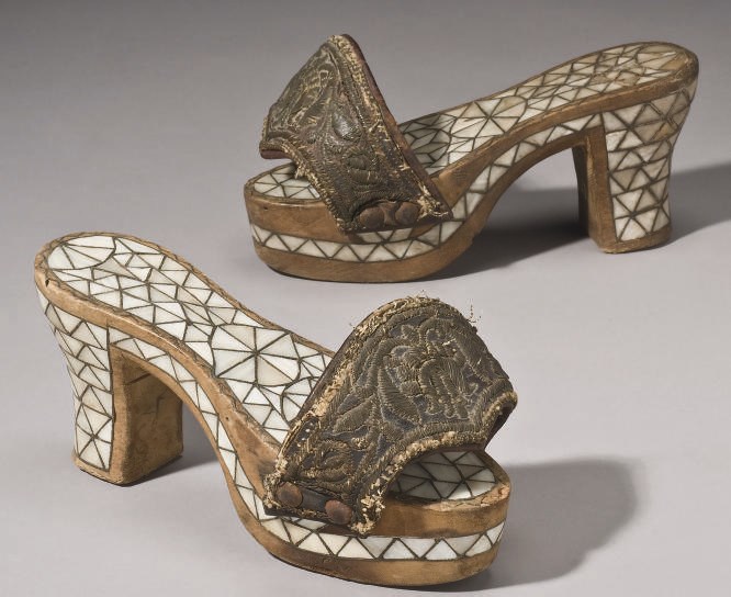 PAIRE DE SOCQUES (QABQAB) , ALGERIE, ART OTTOMAN, XXEME SIECLE | Christie's
