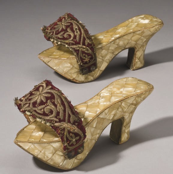 PAIRE DE SOCQUES (QABQAB) , ALGERIE, ART OTTOMAN, XXEME SIECLE | Christie's