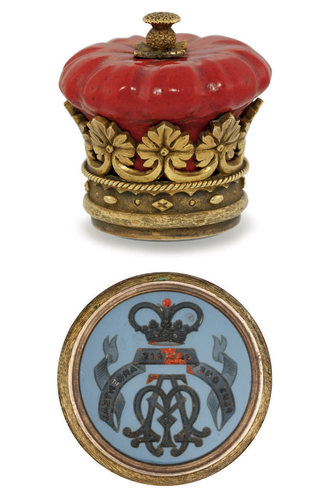 A CONTINENTAL GOLD-MOUNTED PURPURINE AND HARDSTONE HAND-SEAL