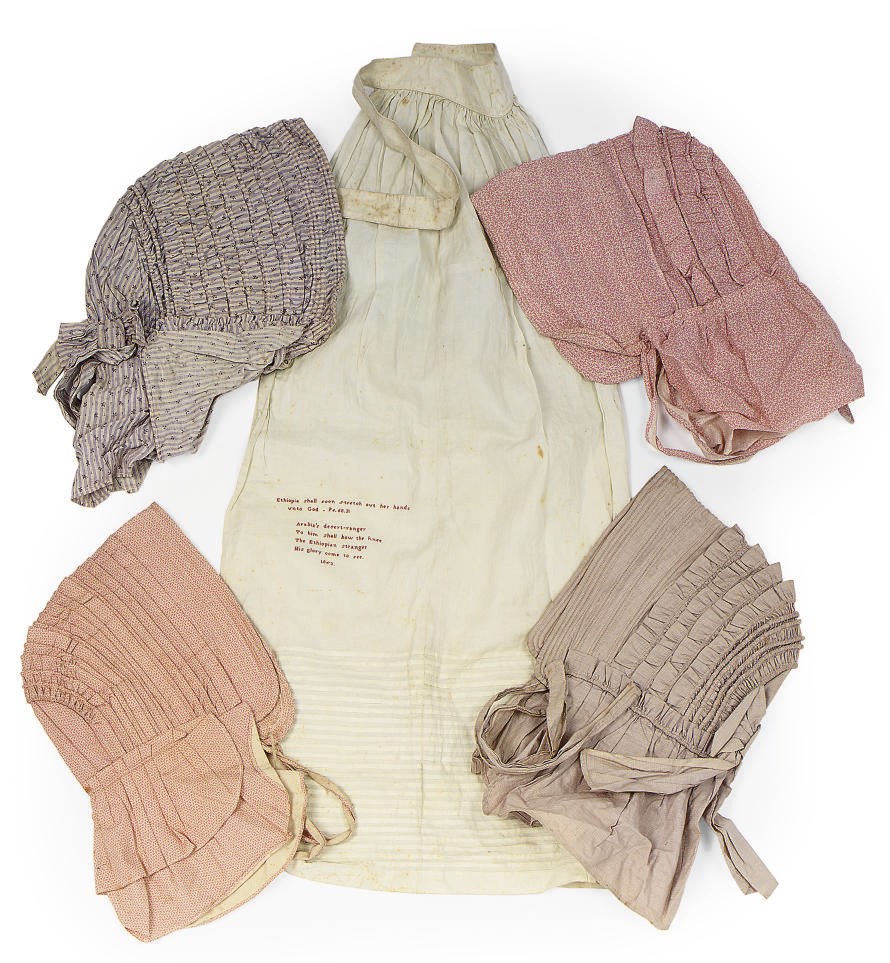 A COLLECTION OF SUN BONNETS AND A QUAKER APRON , 19TH CENTURY | Christie's