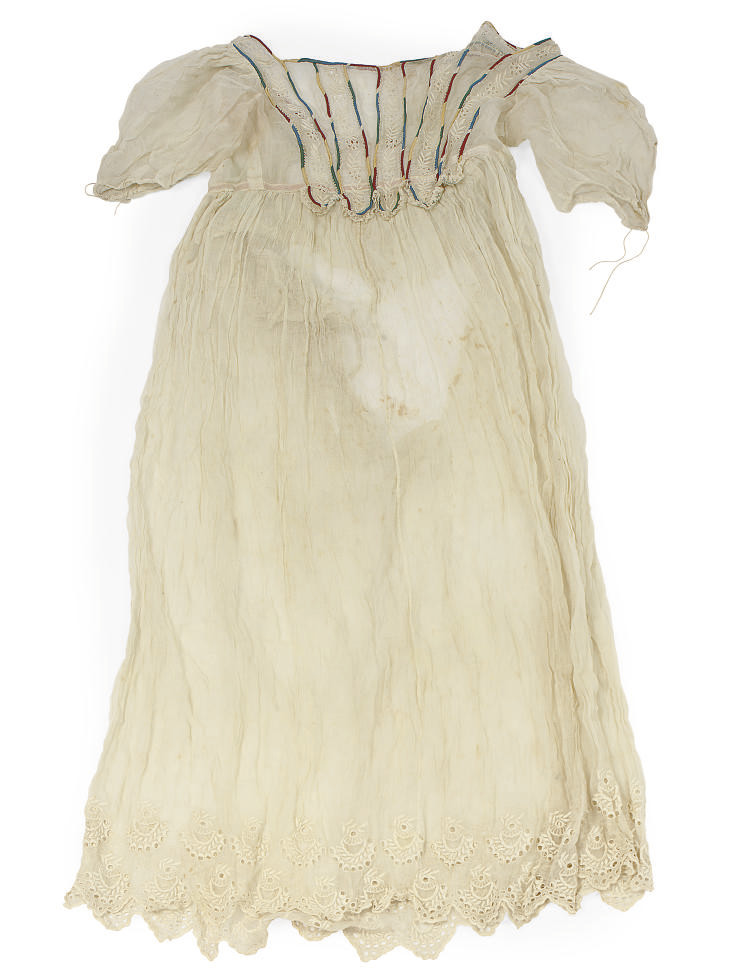 A COLLECTION OF SUN BONNETS AND A QUAKER APRON