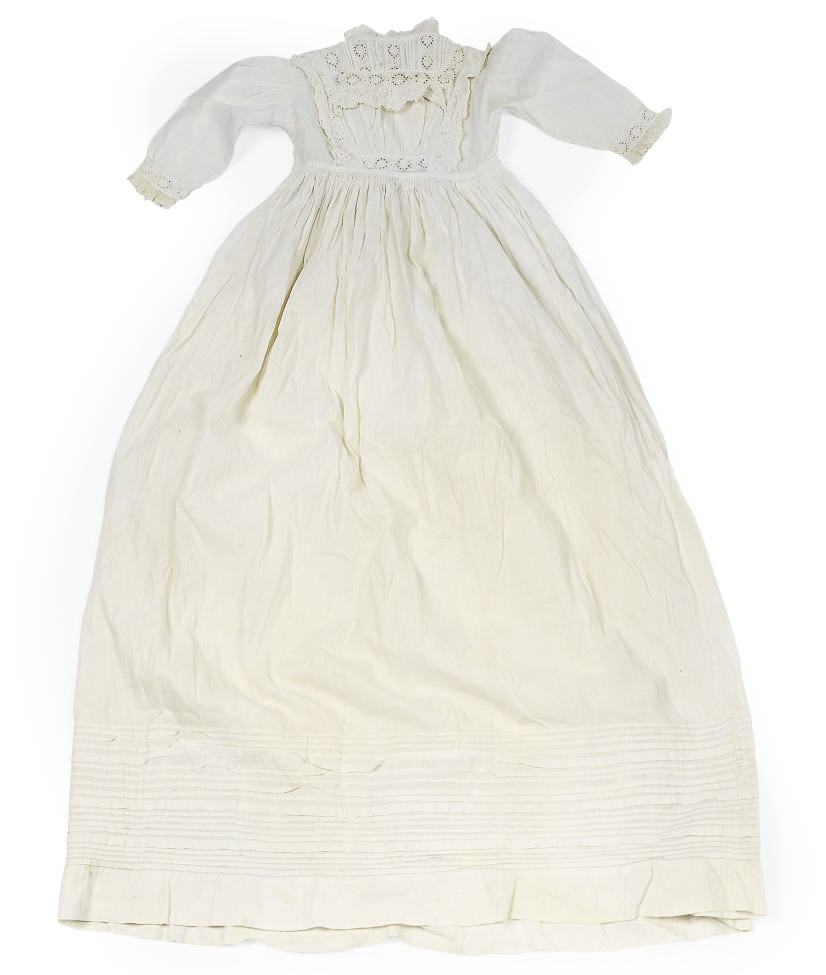 A COLLECTION OF SUN BONNETS AND A QUAKER APRON