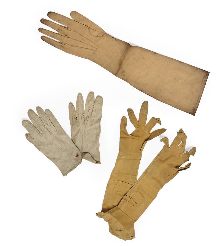 A COLLECTION OF SUN BONNETS AND A QUAKER APRON