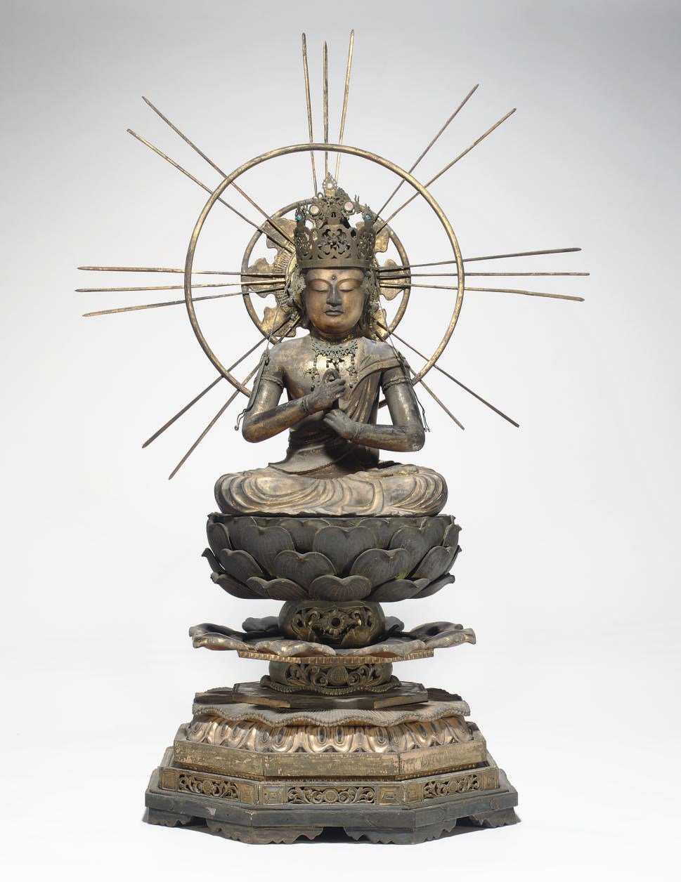 A wood sculpture of Dainichi Nyorai (Mahavairocana) , EDO PERIOD (17TH ...