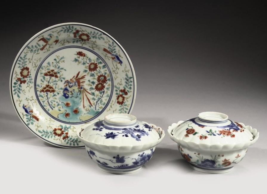 Two Japanese Kakiemon-style bowls and covers and a plate , 18TH CENTURY ...