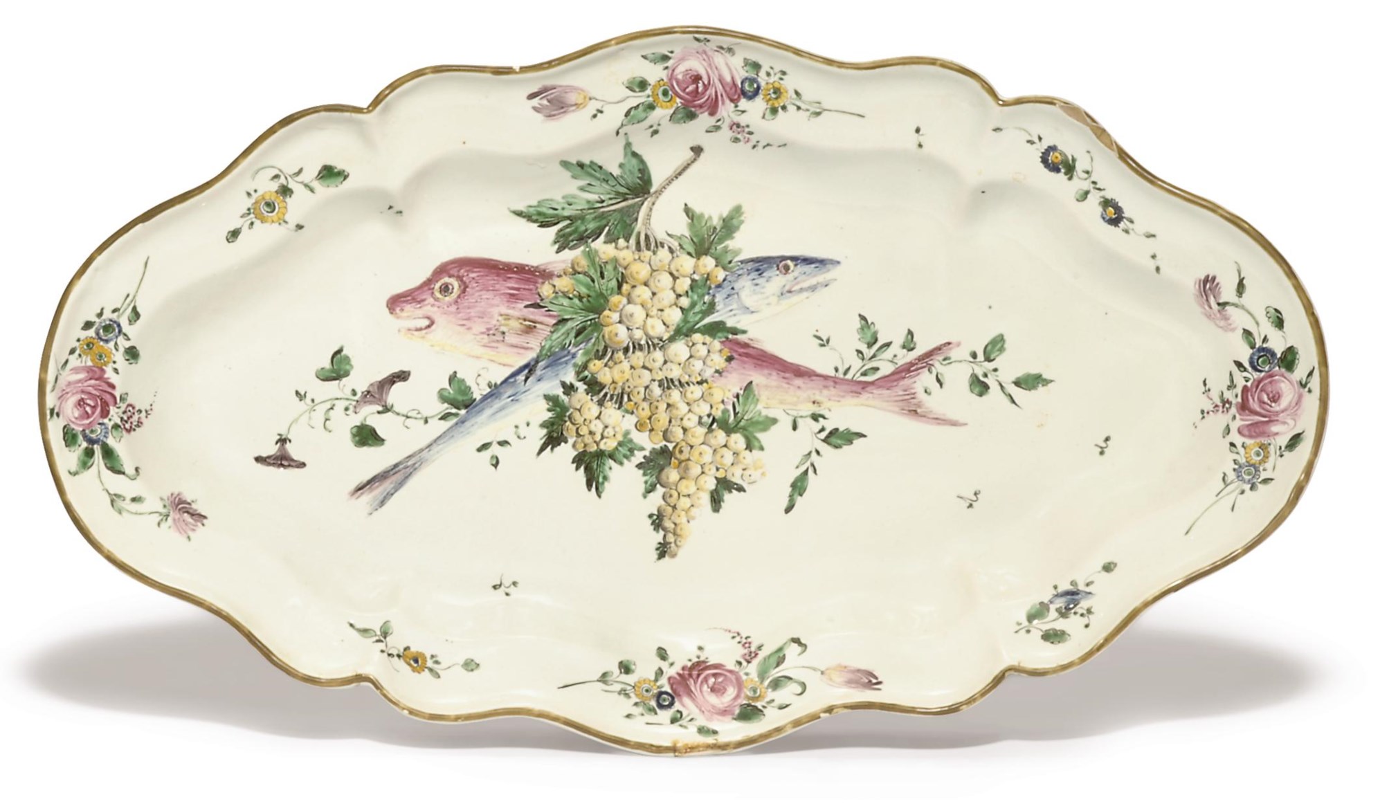 AN ITALIAN MAIOLICA SHAPED OVAL FISH-PLATTER
