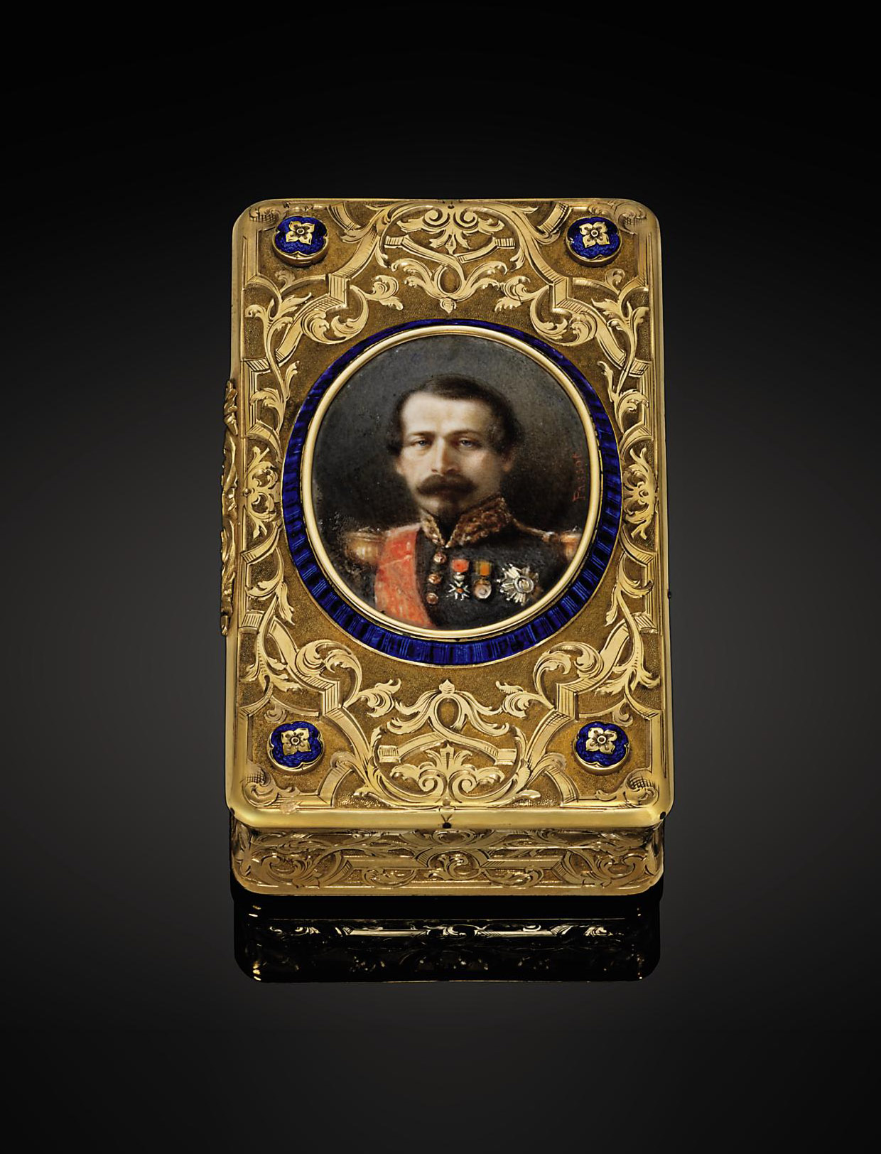 A FINE SWISS ENAMELLED GOLD SNUFF-BOX SET WITH A ROMAN MICROMOSAIC ...