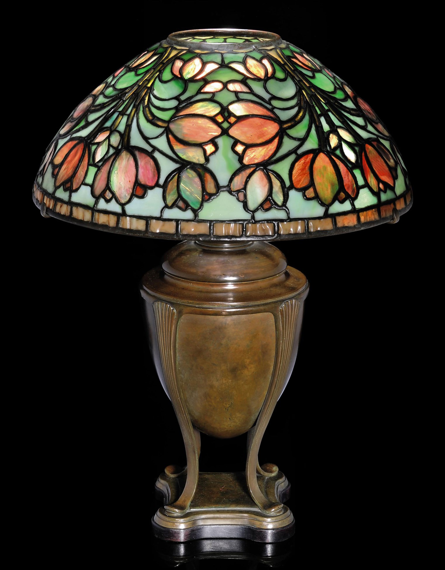 TIFFANY STUDIOS , TULIP CLUSTER TABLE LAMP, 1900-02 | Christie's